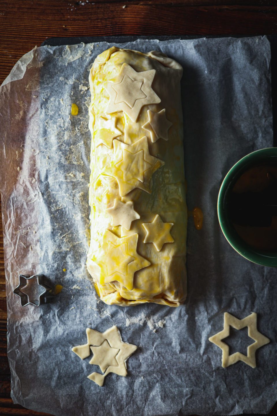 Fancy Pork tenderloin in puff pastry with caramelized apples and onions ...